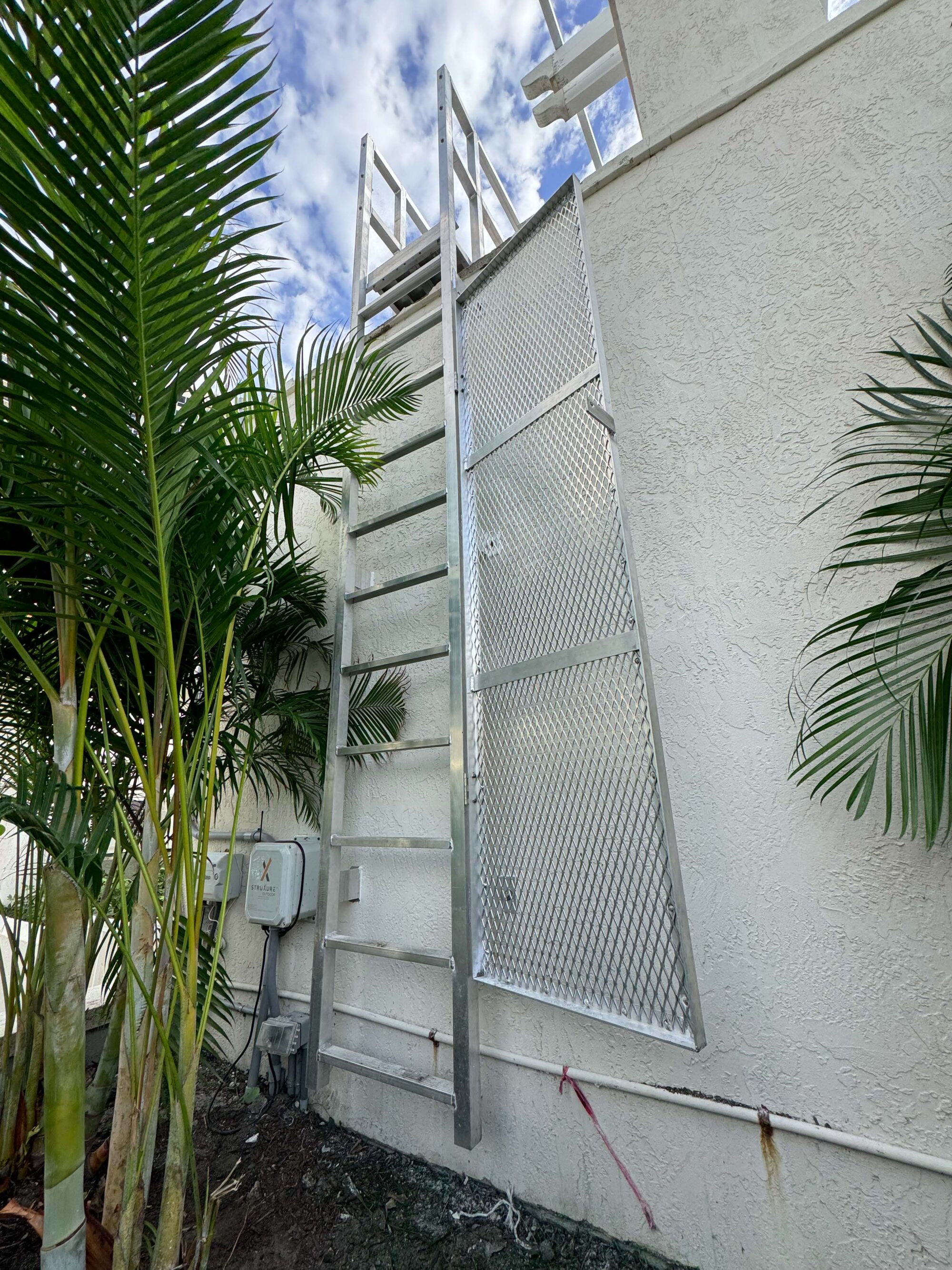 How Wide is a Ladder? Dimensions and Considerations Explained - House ...